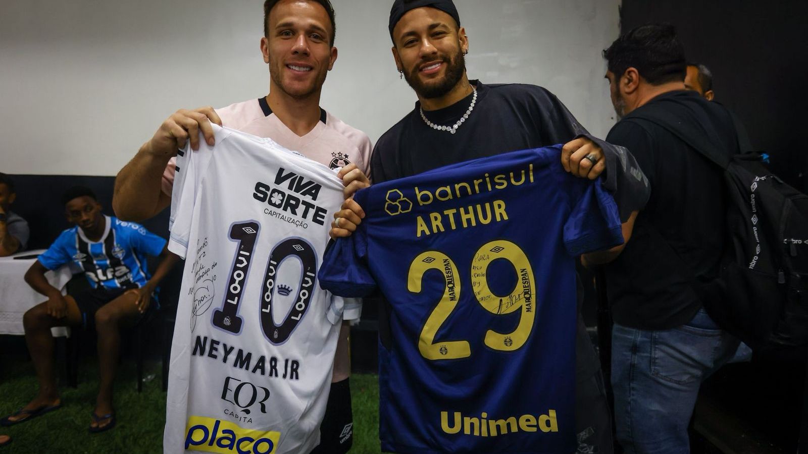 Arthur y Neymar, reencuentro de exbarcelonistas en Brasil | Goal.com Argentina